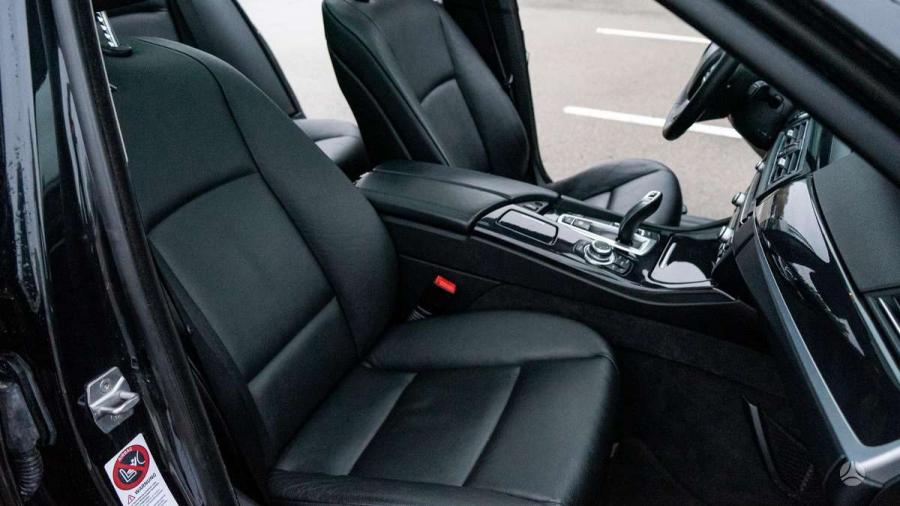Black BMW 520 2012 in Siauliai, with an engine capacity of 2.00 L and mileage of 302 thousand km for 8000 €, photo 15 on AUTOMOTO.COM.LV