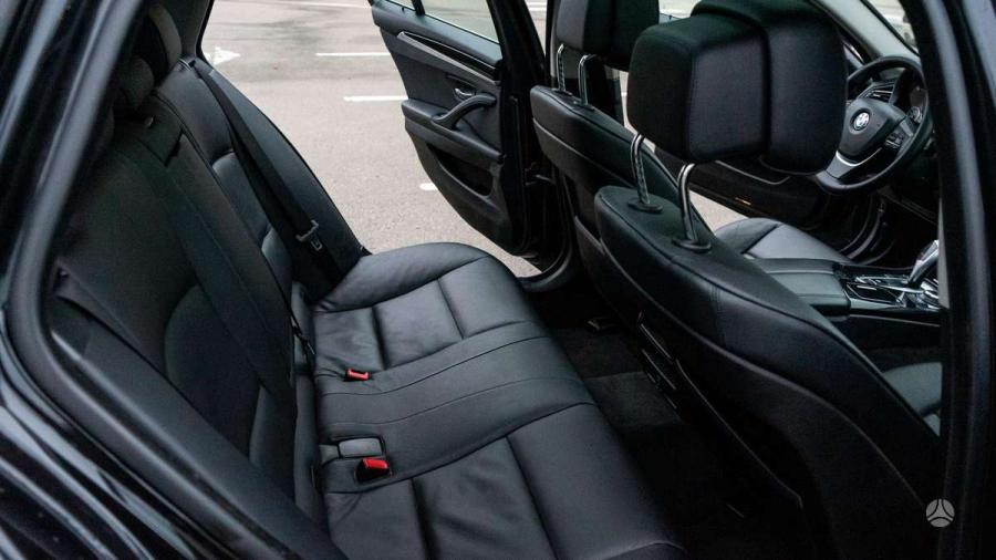 Black BMW 520 2012 in Siauliai, with an engine capacity of 2.00 L and mileage of 302 thousand km for 8000 €, photo 16 on AUTOMOTO.COM.LV