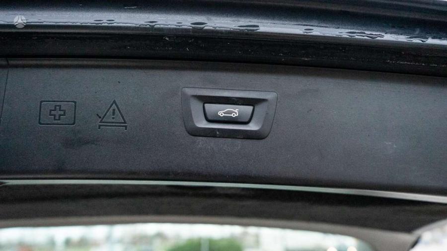 Black BMW 520 2012 in Siauliai, with an engine capacity of 2.00 L and mileage of 302 thousand km for 8000 €, photo 17 on AUTOMOTO.COM.LV