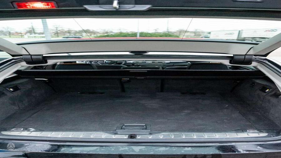 Black BMW 520 2012 in Siauliai, with an engine capacity of 2.00 L and mileage of 302 thousand km for 8000 €, photo 18 on AUTOMOTO.COM.LV