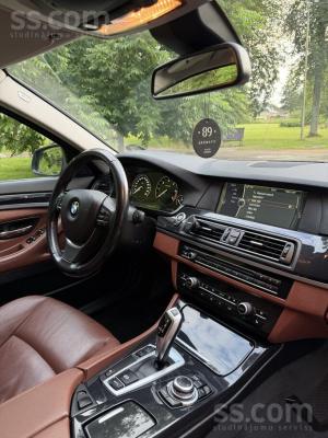 Black BMW 520 2012 in Riga, with an engine capacity of 2.00 L and mileage of 311 thousand km for 6752 €, photo 4 on AUTOMOTO.COM.LV