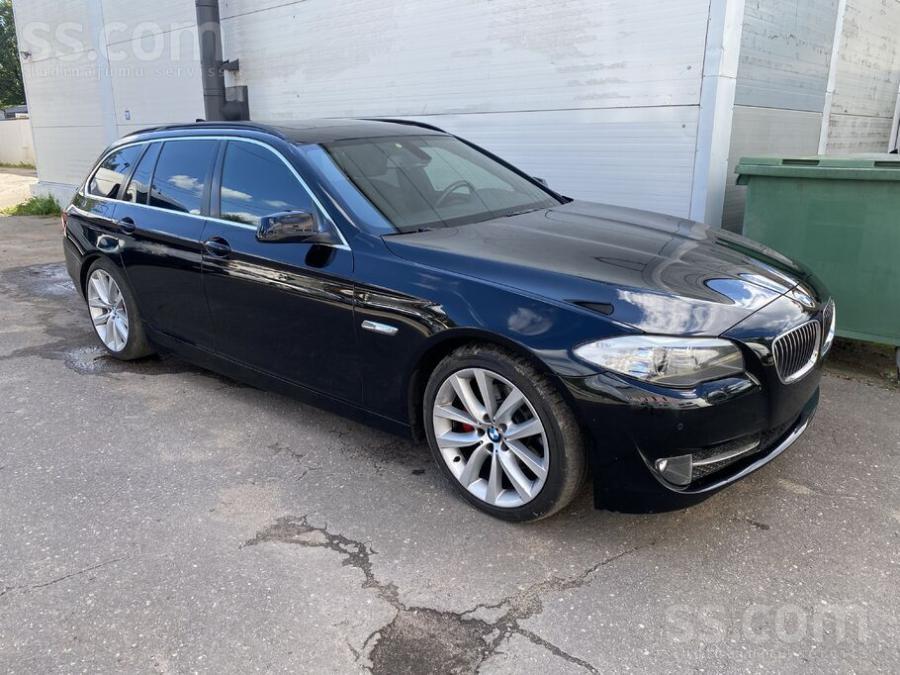 Black BMW 520 2012 in Riga, with an engine capacity of 2.00 L and mileage of 270 thousand km for 4990 €, photo 1 on AUTOMOTO.COM.LV