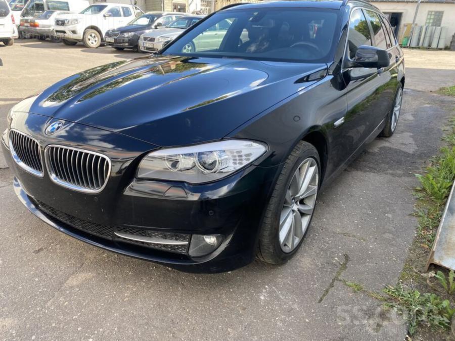Black BMW 520 2012 in Riga, with an engine capacity of 2.00 L and mileage of 270 thousand km for 4990 €, photo 4 on AUTOMOTO.COM.LV
