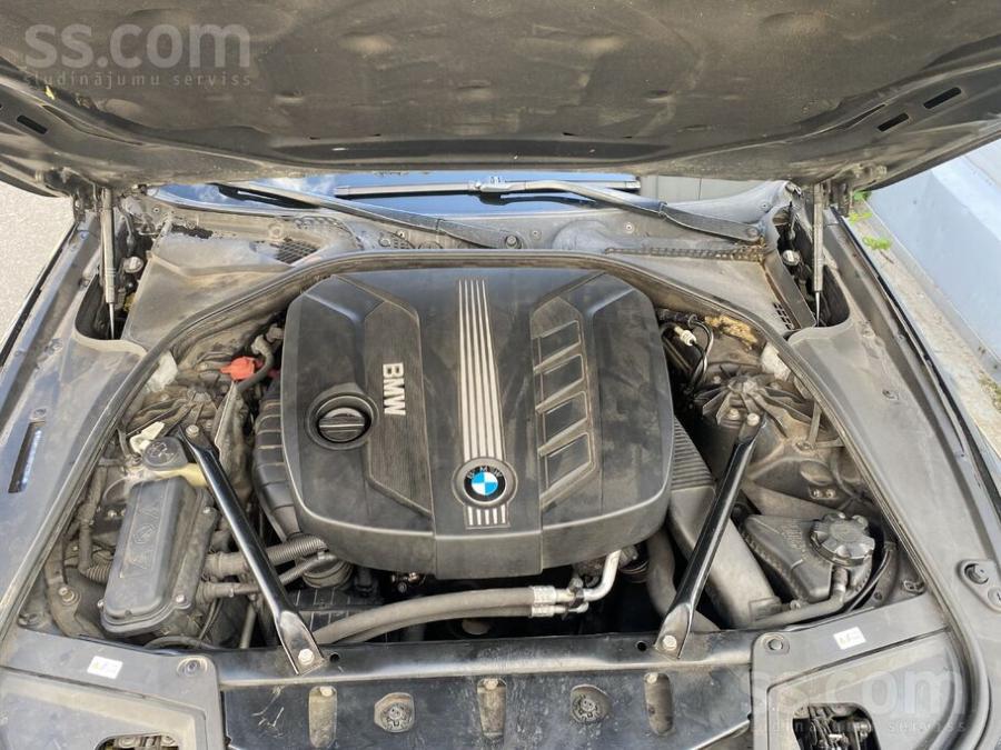 Black BMW 520 2012 in Riga, with an engine capacity of 2.00 L and mileage of 270 thousand km for 4990 €, photo 9 on AUTOMOTO.COM.LV