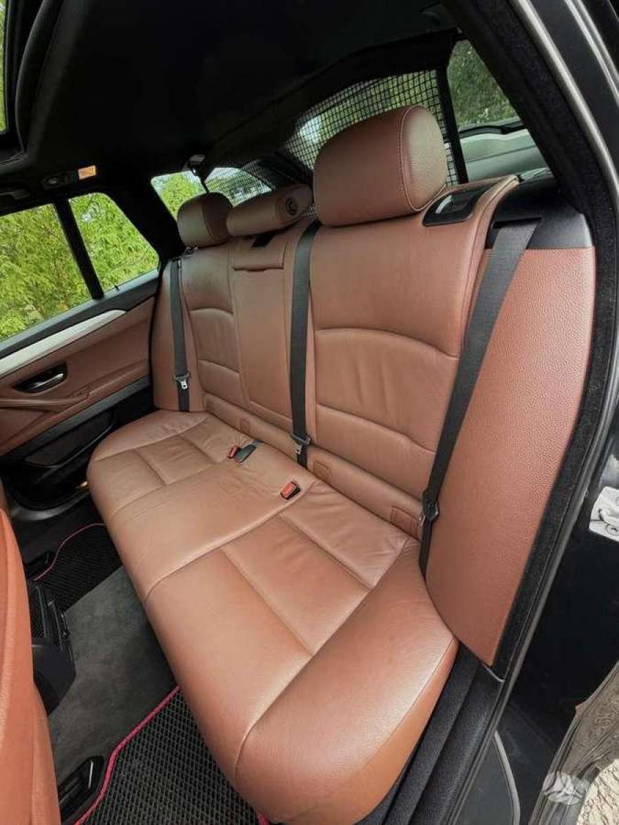 Melns BMW 520 2012 Šauļi, ar dzinēja tilpumu 2.00 L un nobraukumu 287 tūkst. km par 9950 €, foto 25 vietnē AUTOMOTO.COM.LV