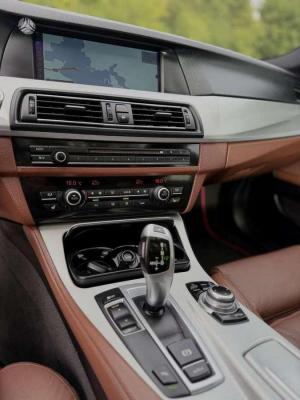 Melns BMW 520 2012 Šauļi, ar dzinēja tilpumu 2.00 L un nobraukumu 287 tūkst. km par 9950 €, foto 27 vietnē AUTOMOTO.COM.LV