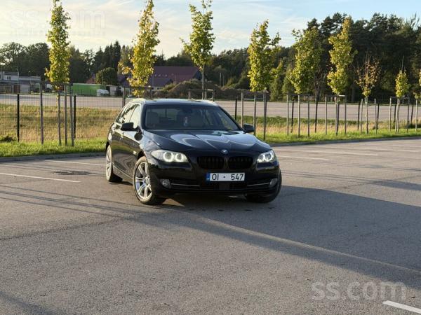 Black BMW 520 2012 in Valmiera, with an engine capacity of 2.00 L and mileage of 330 thousand km for 7500 €, photo 1 on AUTOMOTO.COM.LV