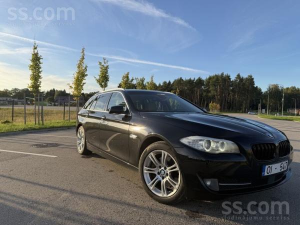 Black BMW 520 2012 in Valmiera, with an engine capacity of 2.00 L and mileage of 330 thousand km for 7500 €, photo 8 on AUTOMOTO.COM.LV
