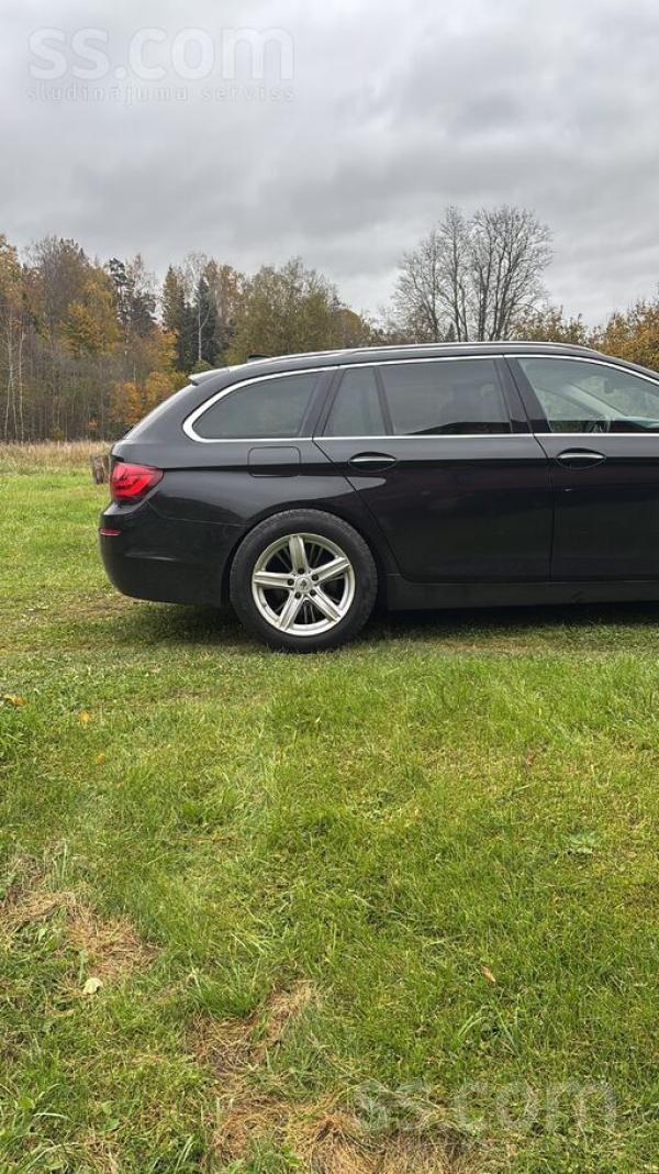 Black BMW 520 2012 in Valmiera, with an engine capacity of 2.00 L and mileage of 330 thousand km for 7500 €, photo 10 on AUTOMOTO.COM.LV