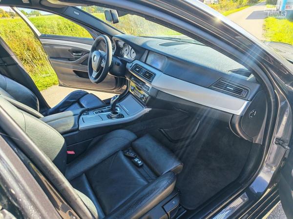 Black BMW 520 2012 in Pasvalys, with an engine capacity of 2.00 L and mileage of 320 thousand km for 7800 €, photo 11 on AUTOMOTO.COM.LV