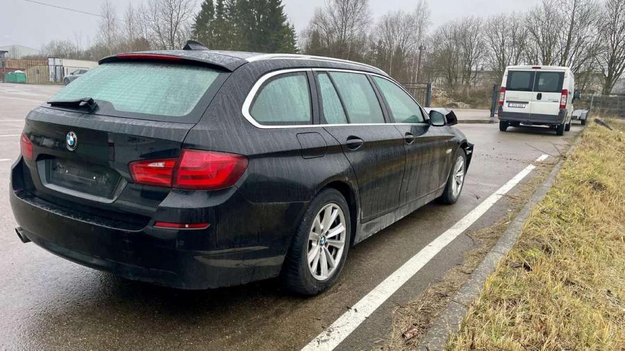Black BMW 520 2013 in Telschi, with an engine capacity of 2.00 L and mileage of 222 thousand km for 4800 €, photo 16 on AUTOMOTO.COM.LV