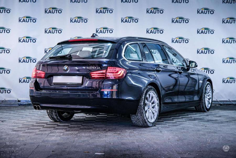 Black BMW 520 2013 in Kaunas, with an engine capacity of 2.00 L and mileage of 286 thousand km for 8990 €, photo 3 on AUTOMOTO.COM.LV