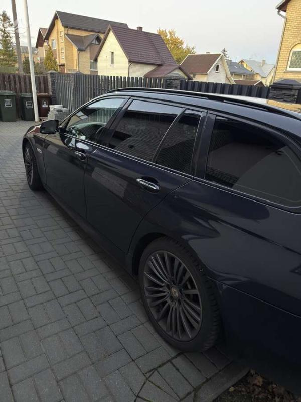Melns BMW 520 2013 Panevēža, ar dzinēja tilpumu 2.00 L un nobraukumu 385 tūkst. km par 8150 €, foto 7 vietnē AUTOMOTO.COM.LV