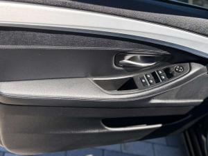 Melns BMW 520 2013 Šauļi, ar dzinēja tilpumu 2.00 L un nobraukumu 299 tūkst. km par 9500 €, foto 11 vietnē AUTOMOTO.COM.LV