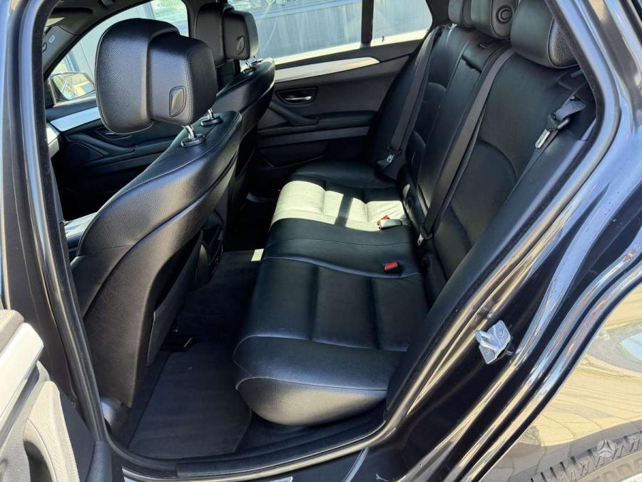 Melns BMW 520 2013 Šauļi, ar dzinēja tilpumu 2.00 L un nobraukumu 299 tūkst. km par 9500 €, foto 24 vietnē AUTOMOTO.COM.LV