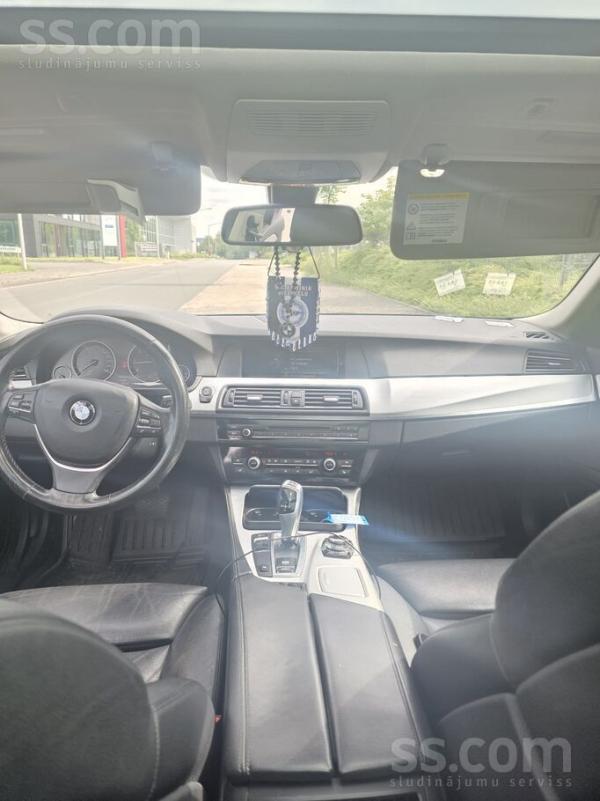 Black BMW 520 2013 in Riga, with an engine capacity of 2.00 L and mileage of 325 thousand km for 8000 €, photo 3 on AUTOMOTO.COM.LV