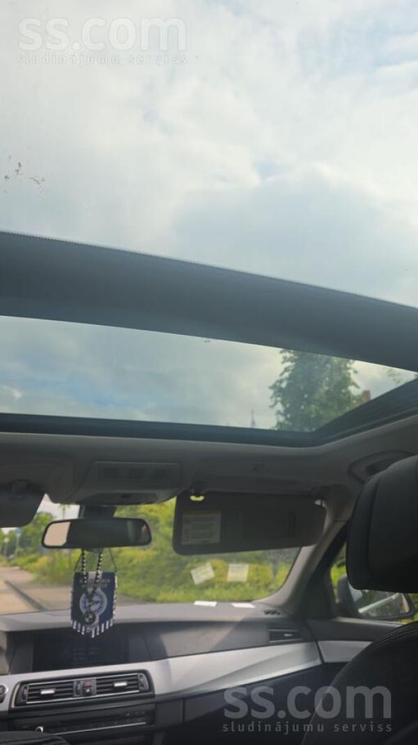 Black BMW 520 2013 in Riga, with an engine capacity of 2.00 L and mileage of 325 thousand km for 8000 €, photo 6 on AUTOMOTO.COM.LV