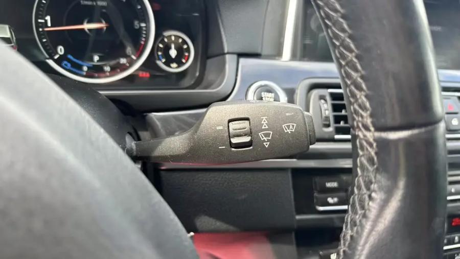 Black BMW 520 2013 in Daugavpils, with an engine capacity of 2.00 L and mileage of 282 thousand km for 9995 €, photo 15 on AUTOMOTO.COM.LV
