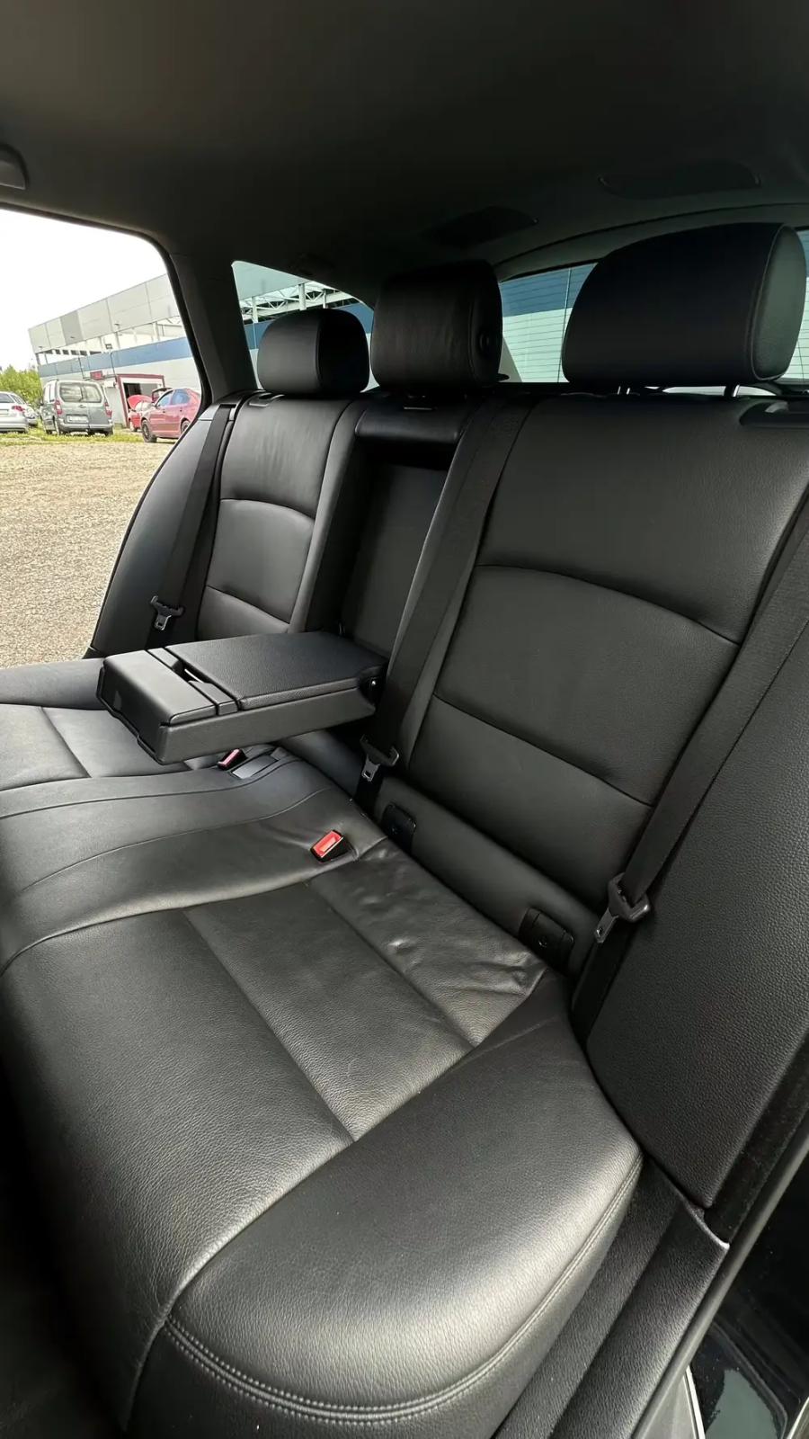 Black BMW 520 2013 in Daugavpils, with an engine capacity of 2.00 L and mileage of 282 thousand km for 9995 €, photo 26 on AUTOMOTO.COM.LV