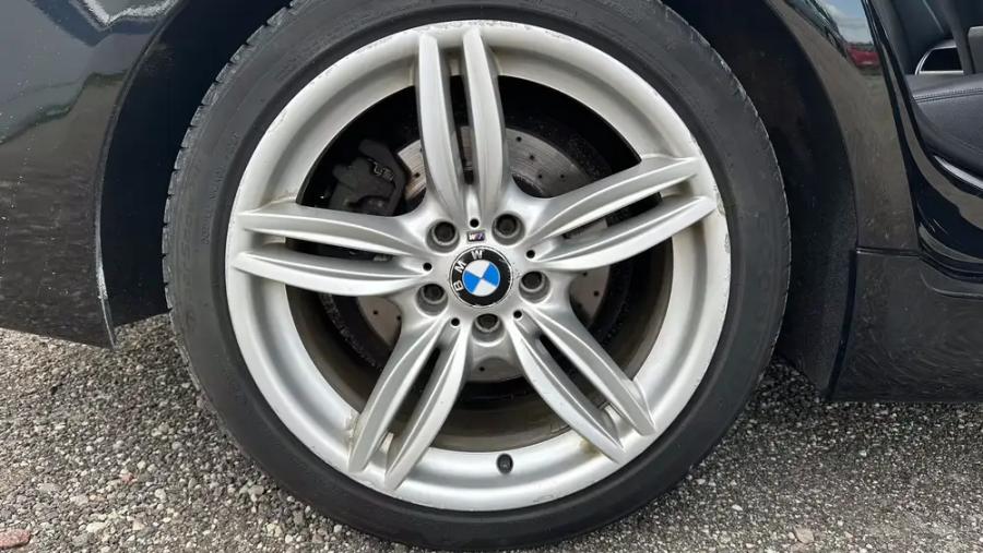 Black BMW 520 2013 in Daugavpils, with an engine capacity of 2.00 L and mileage of 282 thousand km for 9995 €, photo 32 on AUTOMOTO.COM.LV