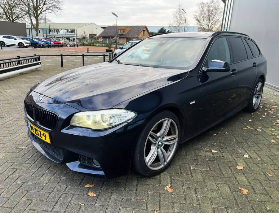 Black BMW 520 2013 in Jurmala, with an engine capacity of 2.00 L and mileage of 286 thousand km for 8995 €, photo 3 on AUTOMOTO.COM.LV