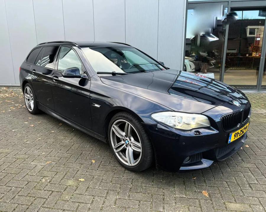Black BMW 520 2013 in Jurmala, with an engine capacity of 2.00 L and mileage of 286 thousand km for 8995 €, photo 4 on AUTOMOTO.COM.LV