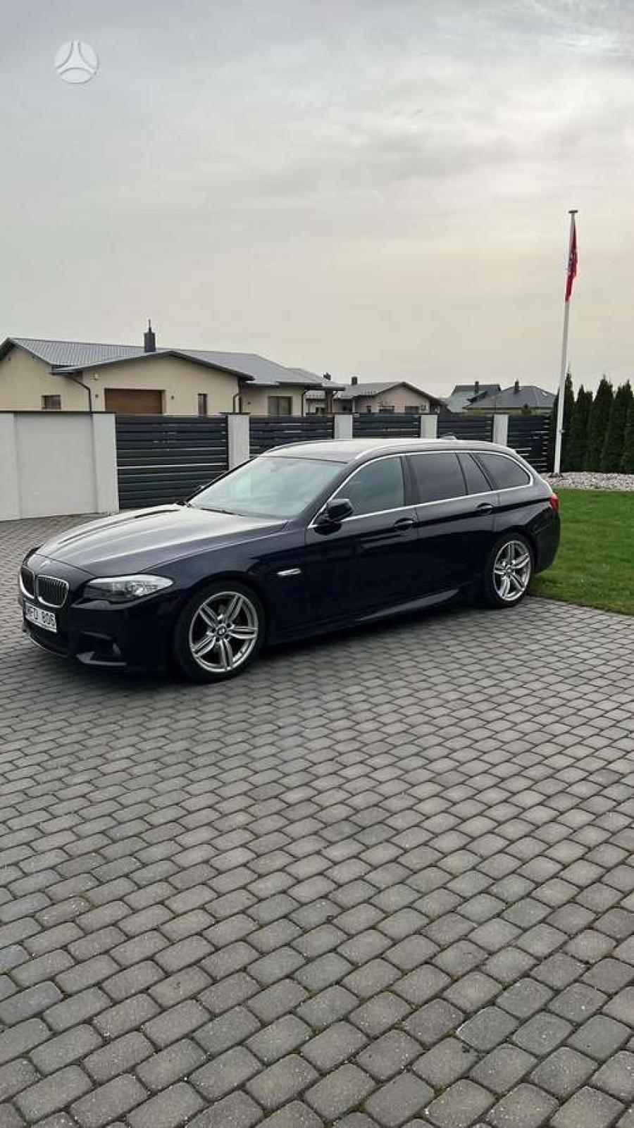 Black BMW 520 2013 in Kaunas, with an engine capacity of 2.00 L and mileage of 378 thousand km for 8300 €, photo 1 on AUTOMOTO.COM.LV