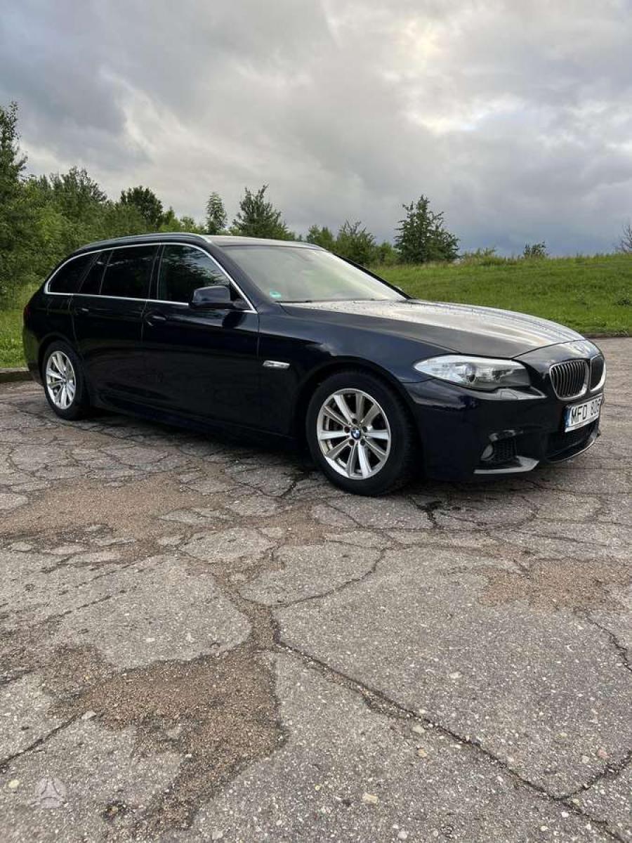 Black BMW 520 2013 in Kaunas, with an engine capacity of 2.00 L and mileage of 378 thousand km for 8300 €, photo 6 on AUTOMOTO.COM.LV