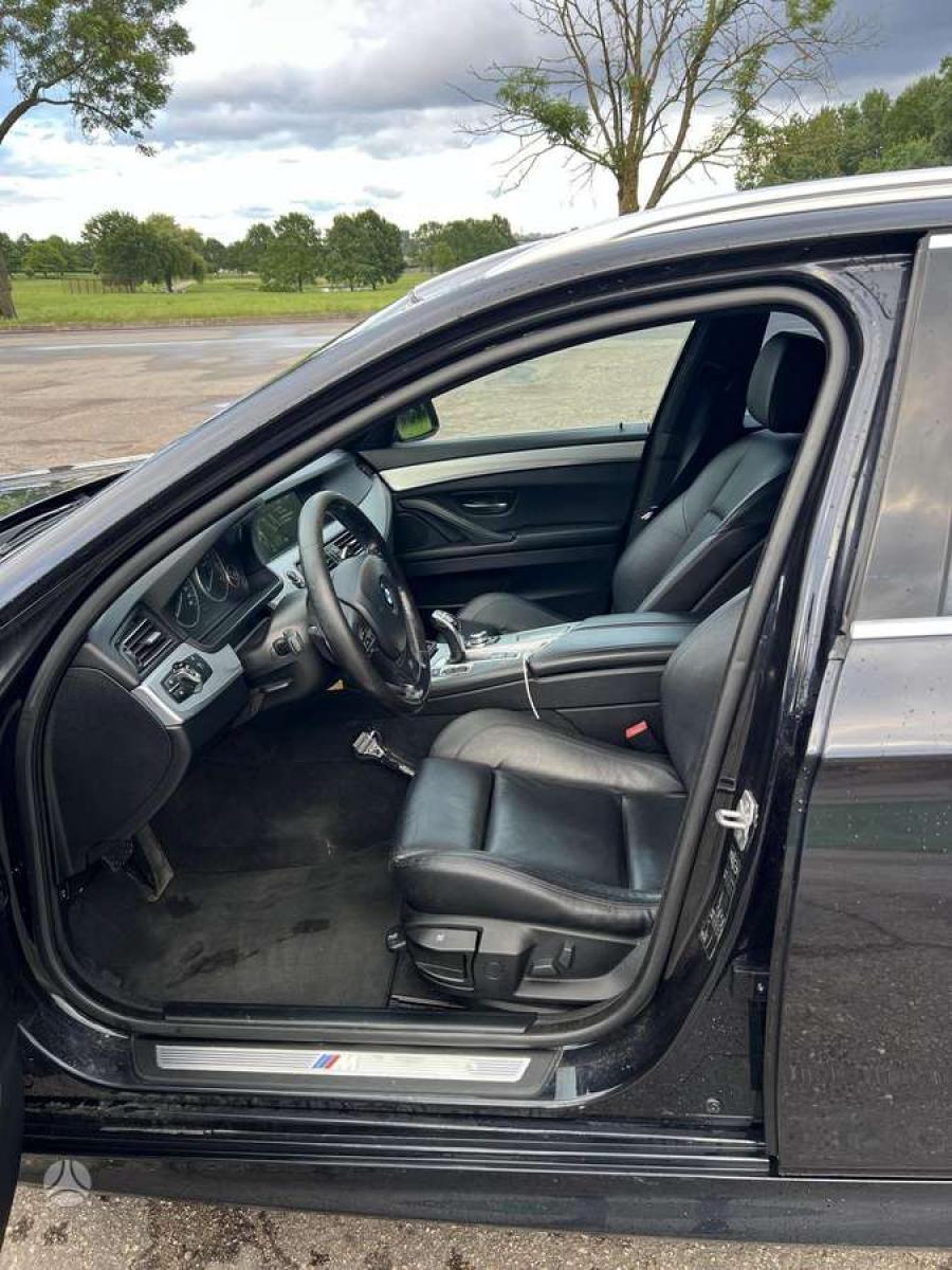 Black BMW 520 2013 in Kaunas, with an engine capacity of 2.00 L and mileage of 378 thousand km for 8300 €, photo 13 on AUTOMOTO.COM.LV