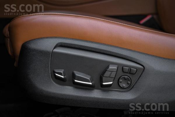Black BMW 520 2013 in Riga, with an engine capacity of 2.00 L and mileage of 215 thousand km for 10750 €, photo 10 on AUTOMOTO.COM.LV