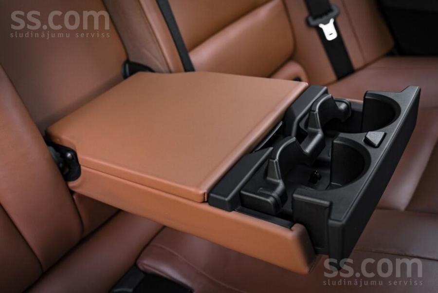 Black BMW 520 2013 in Riga, with an engine capacity of 2.00 L and mileage of 215 thousand km for 10750 €, photo 15 on AUTOMOTO.COM.LV