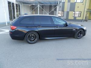 Black BMW 520 2013 in Bauska, with an engine capacity of 2.00 L and mileage of 342 thousand km for 9995 €, photo 4 on AUTOMOTO.COM.LV