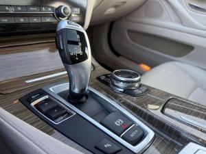 Melns BMW 520 2013 Viļņa, ar dzinēja tilpumu 2.00 L un nobraukumu 203 tūkst. km par 8900 €, foto 15 vietnē AUTOMOTO.COM.LV