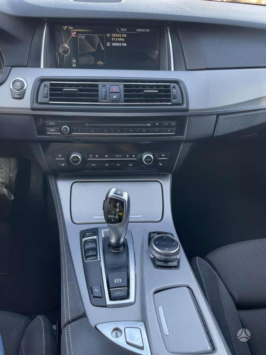 Melns BMW 520 2013 Kauņa, ar dzinēja tilpumu 2.00 L un nobraukumu 298 tūkst. km par 8790 €, foto 21 vietnē AUTOMOTO.COM.LV