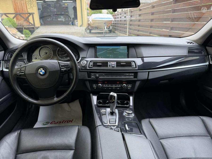 Black BMW 520 2013 in Prienai, with an engine capacity of 2.00 L and mileage of 296 thousand km for 6900 €, photo 6 on AUTOMOTO.COM.LV