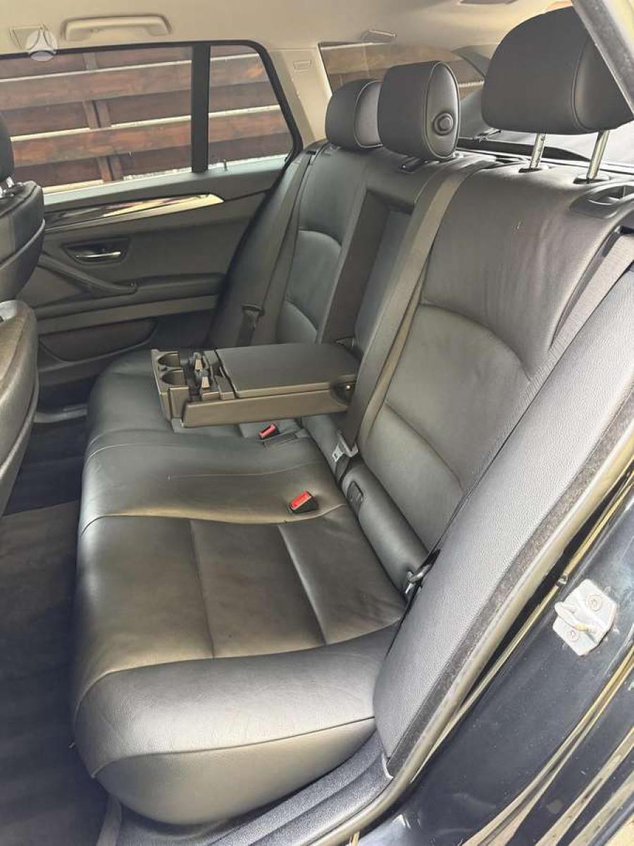 Black BMW 520 2013 in Prienai, with an engine capacity of 2.00 L and mileage of 296 thousand km for 6900 €, photo 9 on AUTOMOTO.COM.LV