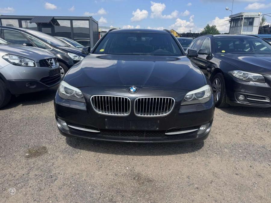 Black BMW 520 2013 in Kaunas, with an engine capacity of 2.00 L and mileage of 280 thousand km for 6900 €, photo 3 on AUTOMOTO.COM.LV