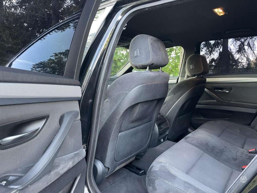 Melns BMW 520 2013 Kauņa, ar dzinēja tilpumu 2.00 L un nobraukumu 298 tūkst. km par 7990 €, foto 16 vietnē AUTOMOTO.COM.LV