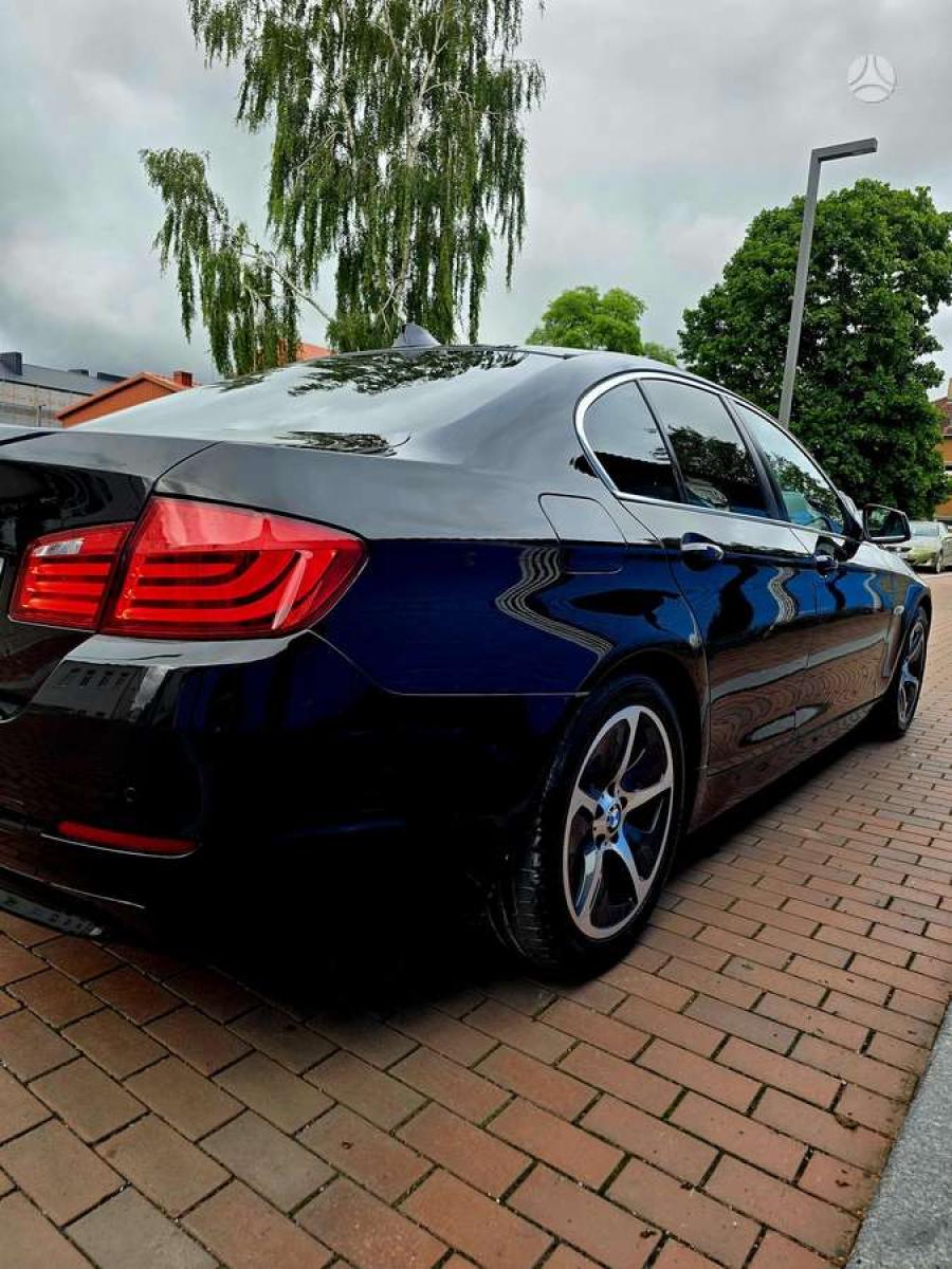 Melns BMW 520 2013 Marijampole, ar dzinēja tilpumu 2.00 L un nobraukumu 327 tūkst. km par 6999 €, foto 13 vietnē AUTOMOTO.COM.LV