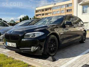 Melns BMW 520 2013 Rīga, ar dzinēja tilpumu 2.00 L un nobraukumu 299 tūkst. km par 10250 €, foto  vietnē AUTOMOTO.COM.LV