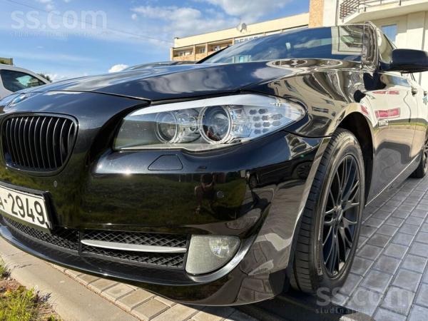 Melns BMW 520 2013 Rīga, ar dzinēja tilpumu 2.00 L un nobraukumu 299 tūkst. km par 10250 €, foto 2 vietnē AUTOMOTO.COM.LV