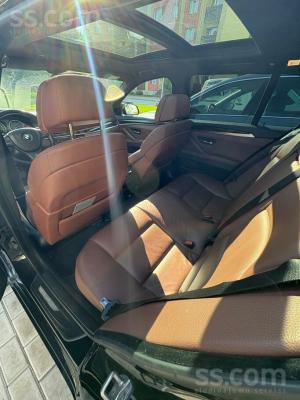Black BMW 520 2013 in Riga, with an engine capacity of 2.00 L and mileage of 299 thousand km for 10250 €, photo 8 on AUTOMOTO.COM.LV