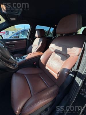 Black BMW 520 2013 in Riga, with an engine capacity of 2.00 L and mileage of 299 thousand km for 10250 €, photo 10 on AUTOMOTO.COM.LV