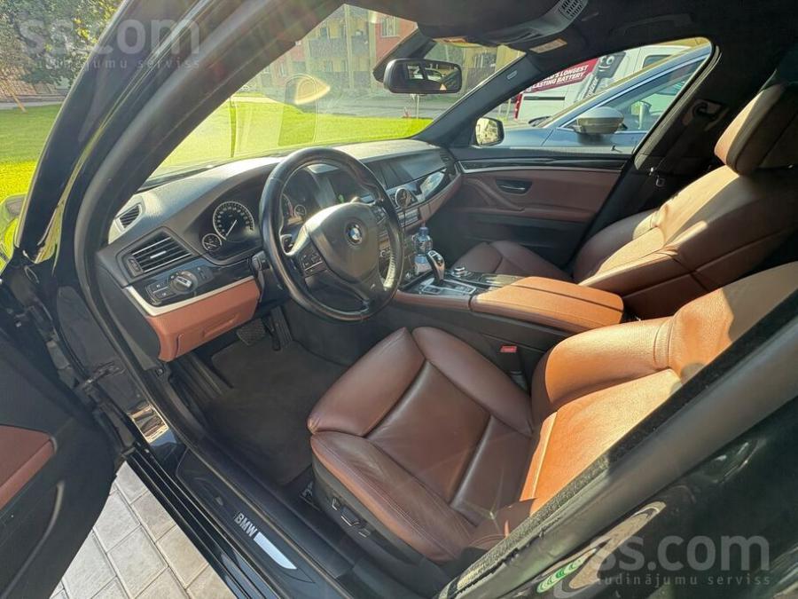 Black BMW 520 2013 in Riga, with an engine capacity of 2.00 L and mileage of 299 thousand km for 10250 €, photo 11 on AUTOMOTO.COM.LV