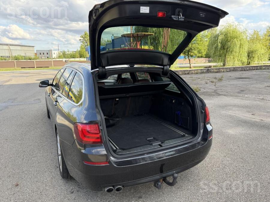 Black BMW 520 2013 in Riga, with an engine capacity of 2.00 L and mileage of 224 thousand km for 9400 €, photo 7 on AUTOMOTO.COM.LV