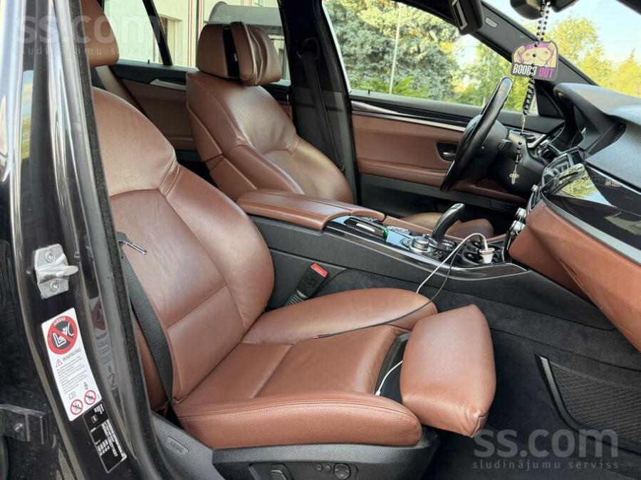 Black BMW 520 2013 in Riga, with an engine capacity of 2.00 L and mileage of 224 thousand km for 9400 €, photo 12 on AUTOMOTO.COM.LV