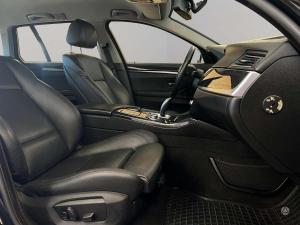 Black BMW 520 2013 in Kaunas, with an engine capacity of 2.00 L and mileage of 306 thousand km for 9999 €, photo 9 on AUTOMOTO.COM.LV