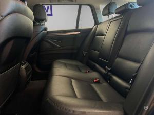 Black BMW 520 2013 in Kaunas, with an engine capacity of 2.00 L and mileage of 306 thousand km for 9999 €, photo 12 on AUTOMOTO.COM.LV