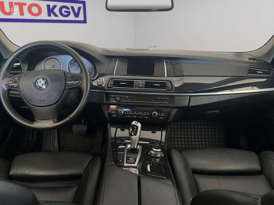 Black BMW 520 2013 in Kaunas, with an engine capacity of 2.00 L and mileage of 306 thousand km for 9999 €, photo 13 on AUTOMOTO.COM.LV