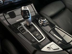 Black BMW 520 2013 in Kaunas, with an engine capacity of 2.00 L and mileage of 306 thousand km for 9999 €, photo 16 on AUTOMOTO.COM.LV